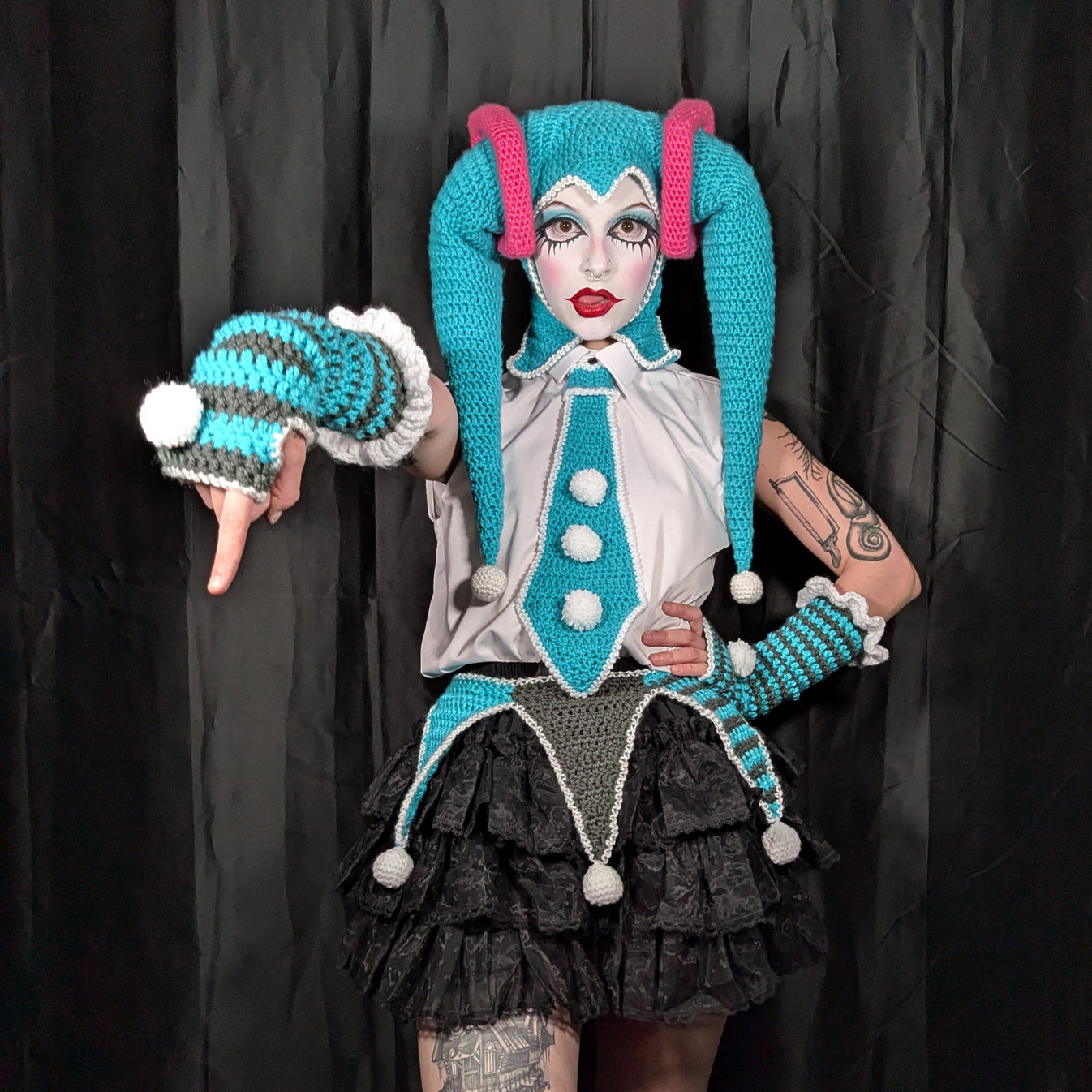 Jester Miku 4-Piece Set – Vandal Yarnz